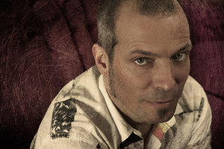 Écoutez «Plus personne» le nouvel album de Tomás Jensen | Actualité ...